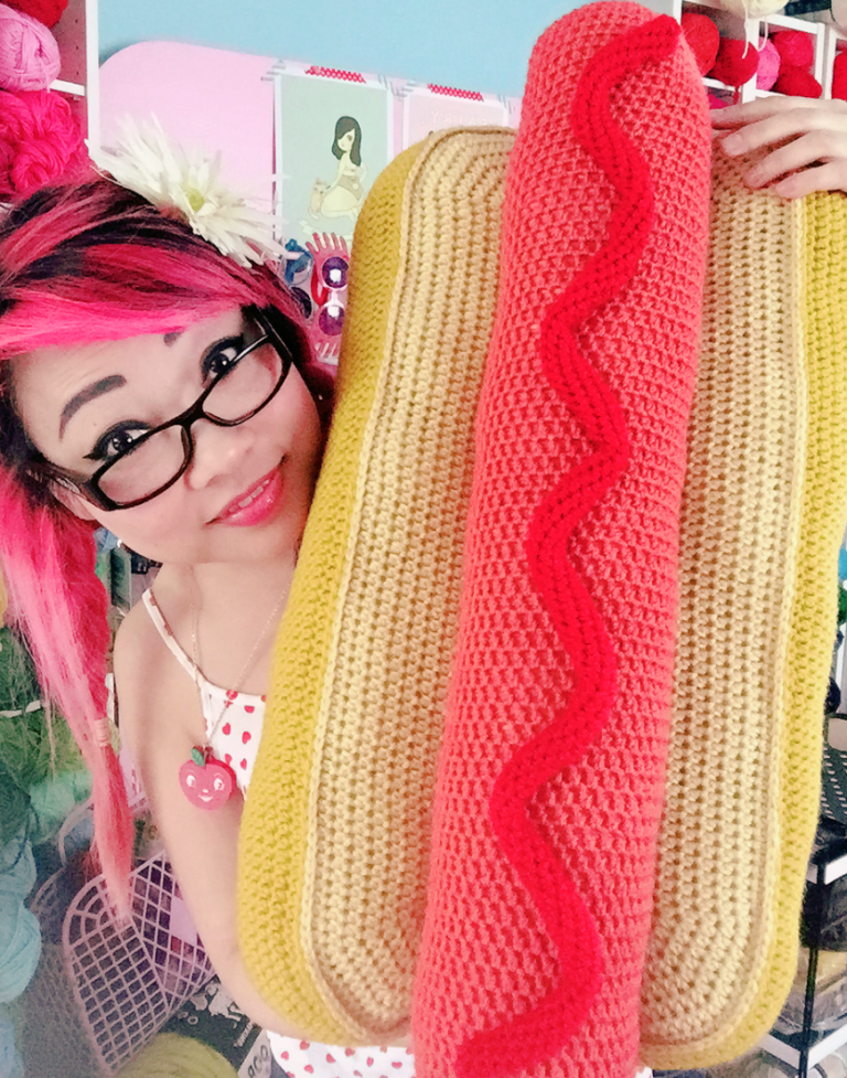 Free Crochet Pattern: Giant Hot Dog Pillow – Twinkie Chan Blog