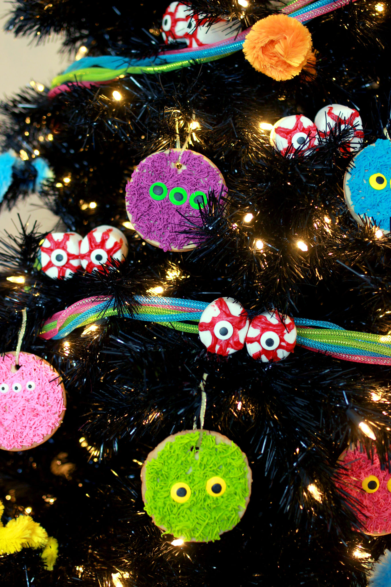 Monster-Themed Halloween Tree with Edible Ornaments – Twinkie Chan Blog