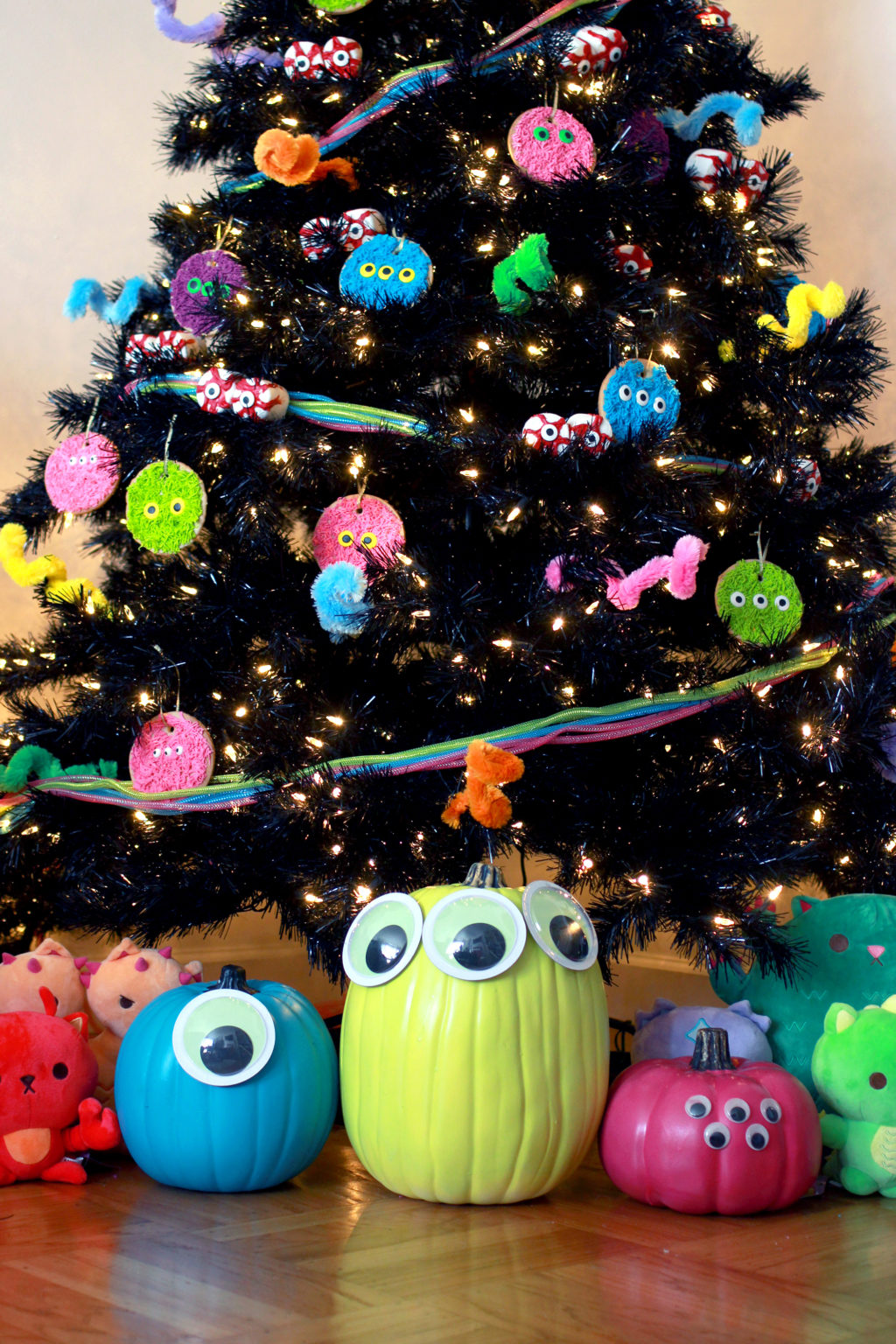 Monster-Themed Halloween Tree with Edible Ornaments – Twinkie Chan Blog
