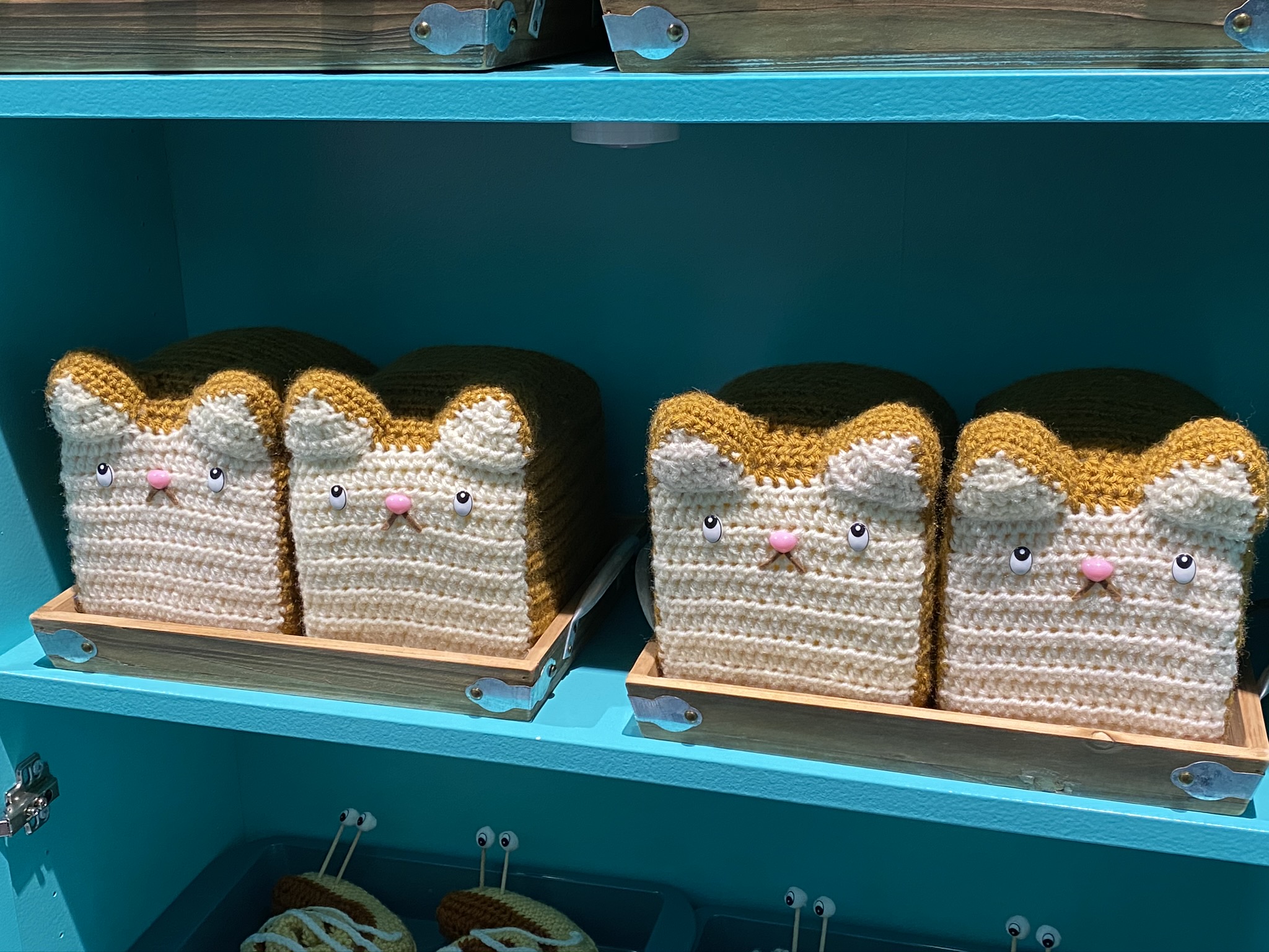 Sucre Fleuf! A crocheted bakery at Sweet Tooth Hotel | Twinkie Chan Blog