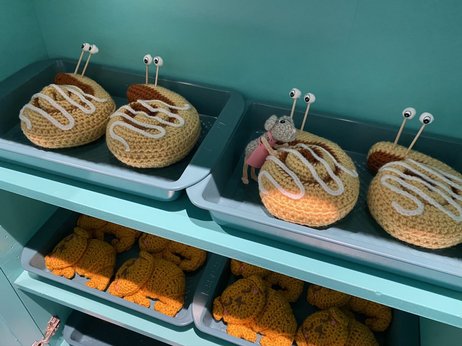 Sucre Fleuf! A crocheted bakery at Sweet Tooth Hotel | Twinkie Chan Blog