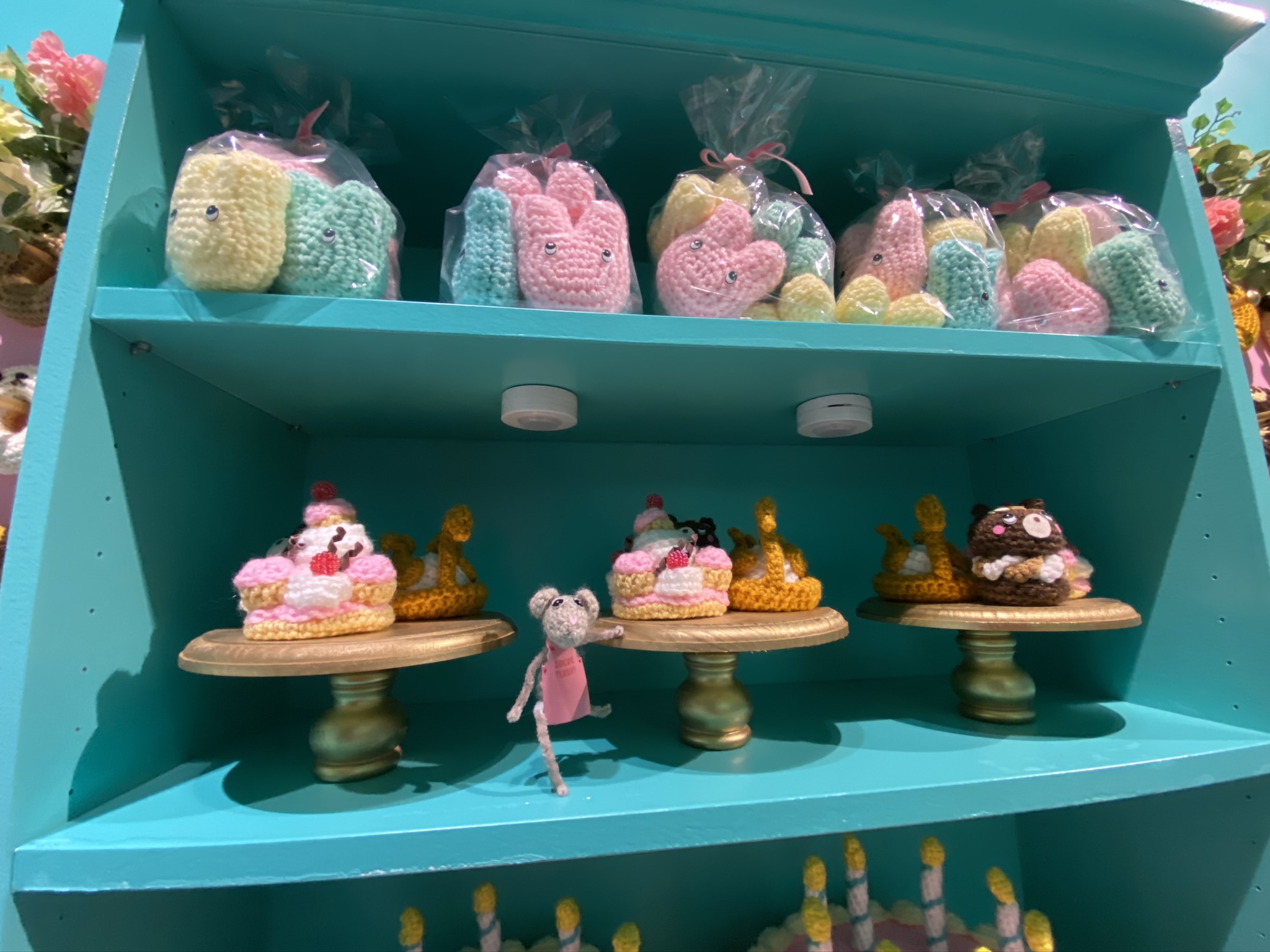 Sucre Fleuf! A crocheted bakery at Sweet Tooth Hotel | Twinkie Chan Blog